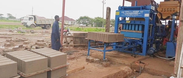 QTY4-15 block machine installed in Tanzania